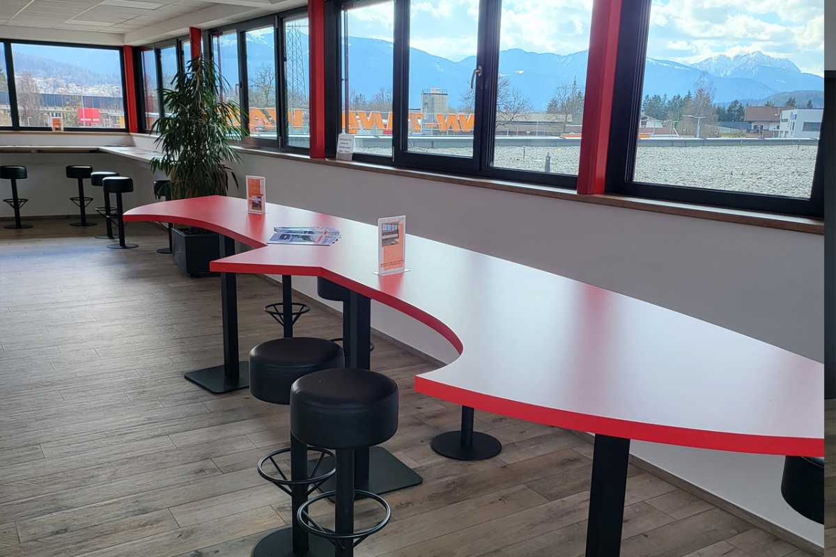 TESLA LOUNGE - INNTALER TRANSPORTE GMBH